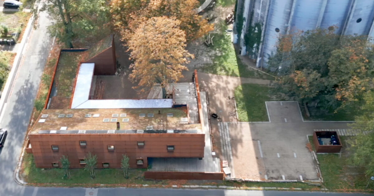 A Modern, Urban and Rusty Scout Cabin, ONV architects – Arka